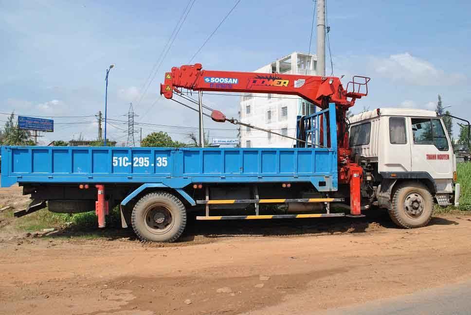 Xe cẩu tự hành quận 2 dịch vụ vận tải chuyên xe cẩu Hùng Đạt